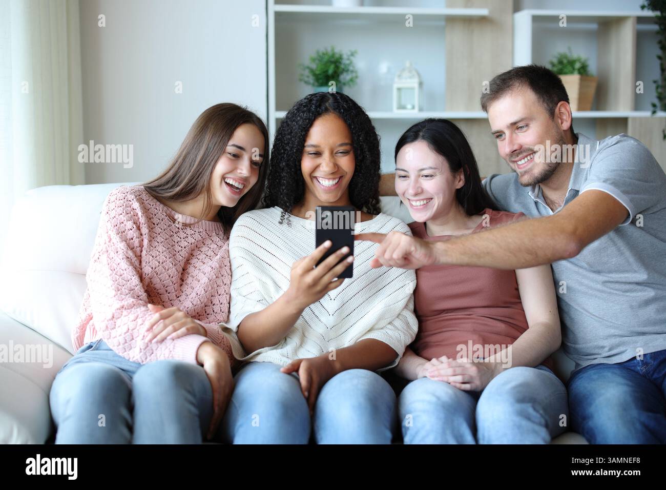 Group friends smiling enjoy hi-res stock photography and images - Alamy