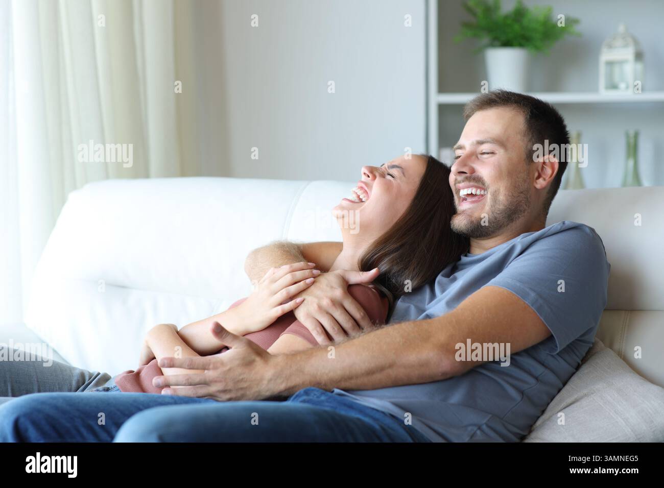 Laughing loud funny hi-res stock photography and images - Alamy