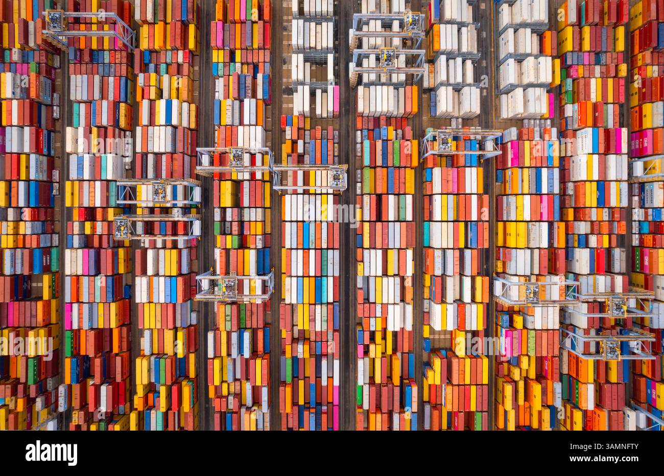 Top down view containers shipping hi-res stock photography and images ...