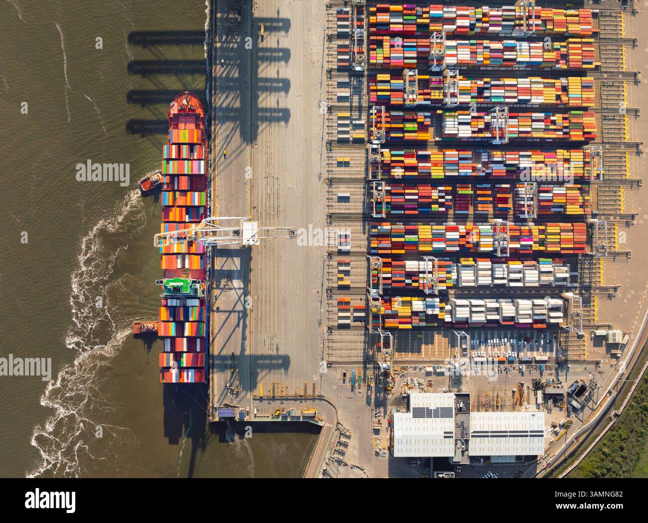 Top down view containers shipping hi-res stock photography and images ...