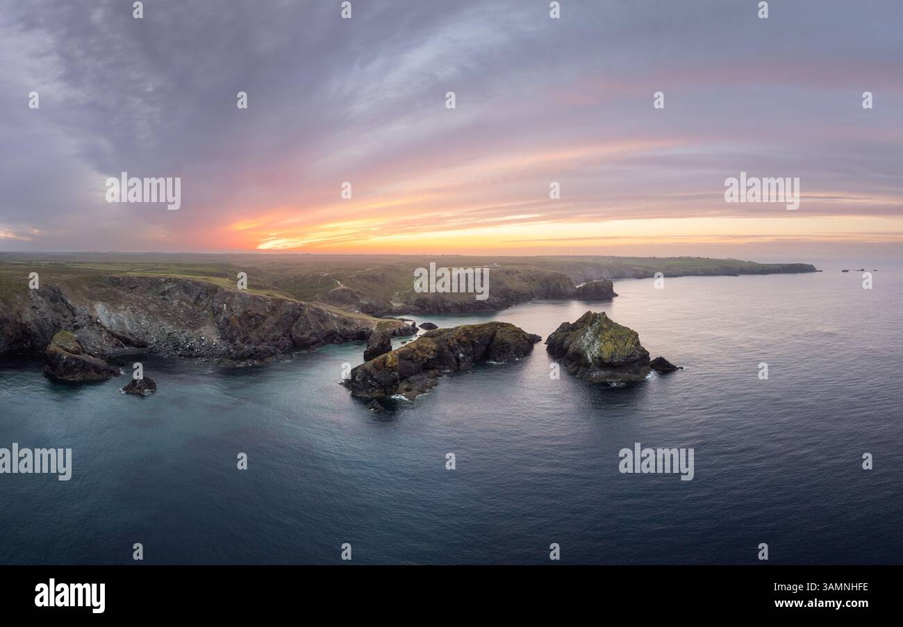Beautiful coastline in cornwall kynance hi-res stock photography and ...