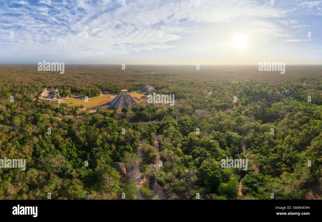 Aerial view of Maya Pyramids, Chichen Itza, Mexico Stock Photo - Alamy
