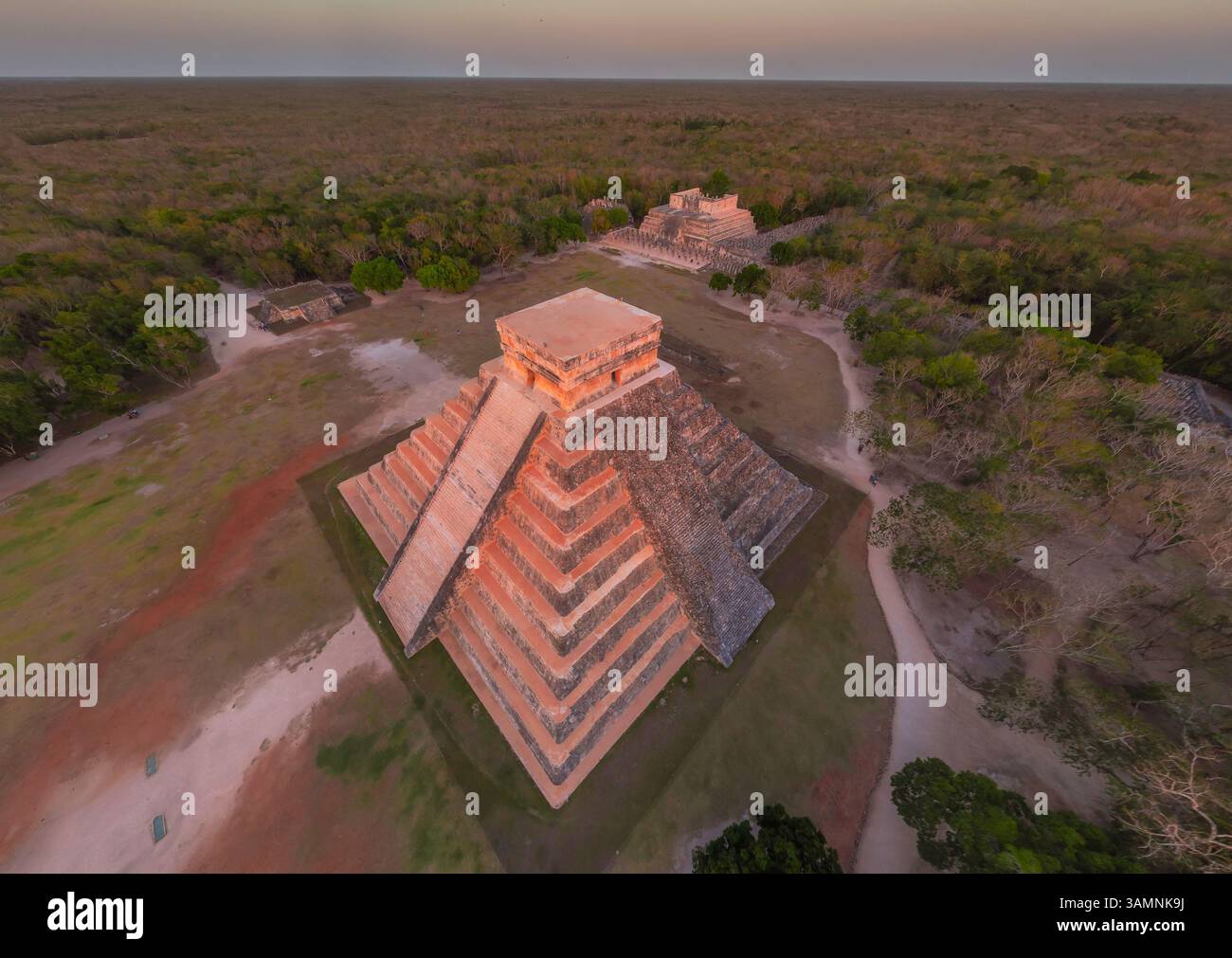 Aerial view of Maya Pyramids, Chichen Itza, Mexico Stock Photo - Alamy
