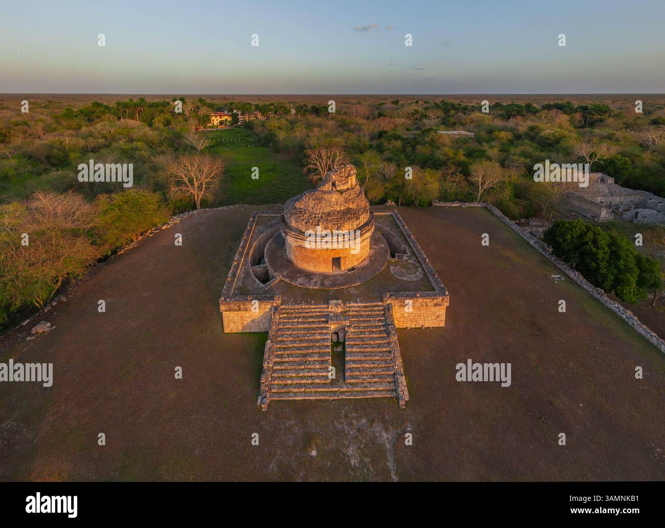Aerial view of Maya Pyramids, Chichen Itza, Mexico Stock Photo - Alamy