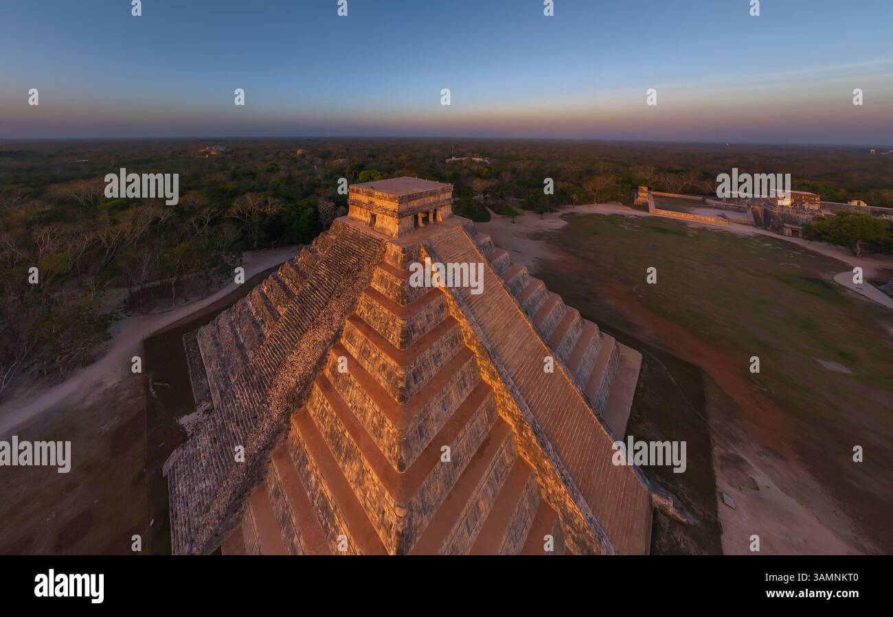 Aerial view of Maya Pyramids, Chichen Itza, Mexico Stock Photo - Alamy
