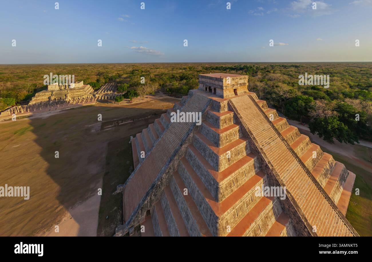 Aerial view of Maya Pyramids, Chichen Itza, Mexico Stock Photo - Alamy