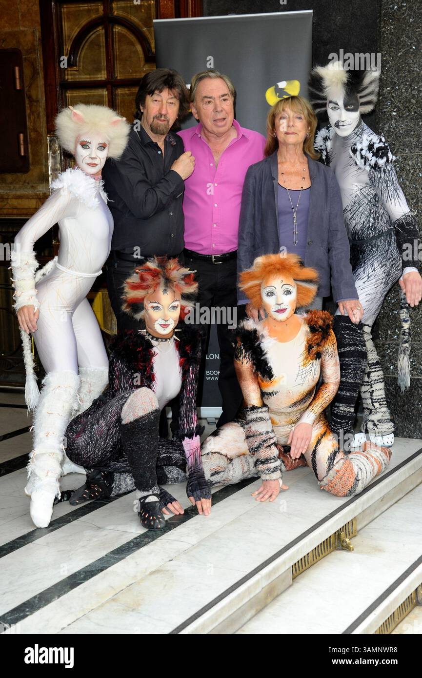 ANDREW LLOYD WEBBER, GILLIAN LYNNE and TREVOR NUNN with ensemble ...