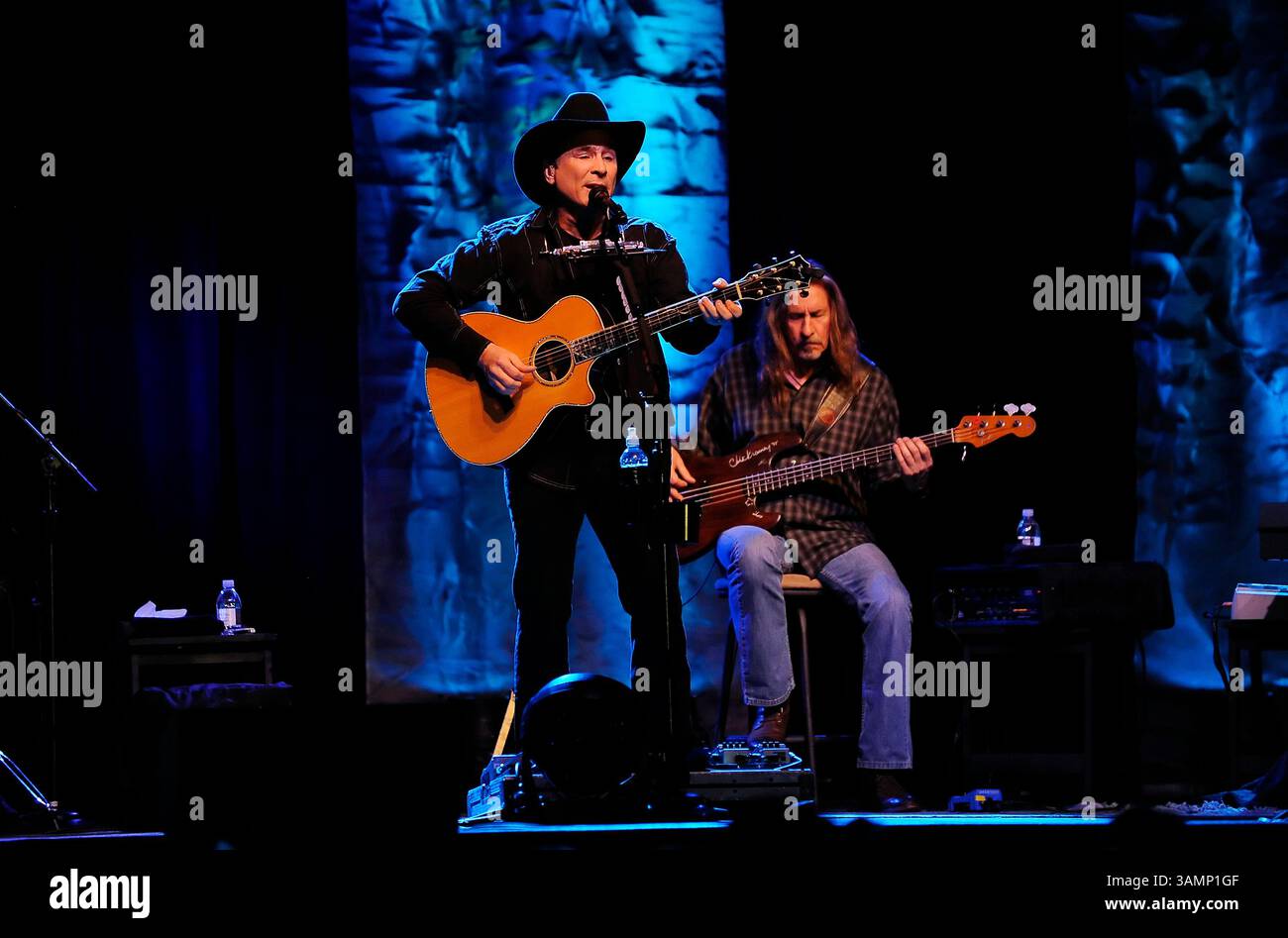 Country recording artist clint black hi-res stock photography and ...