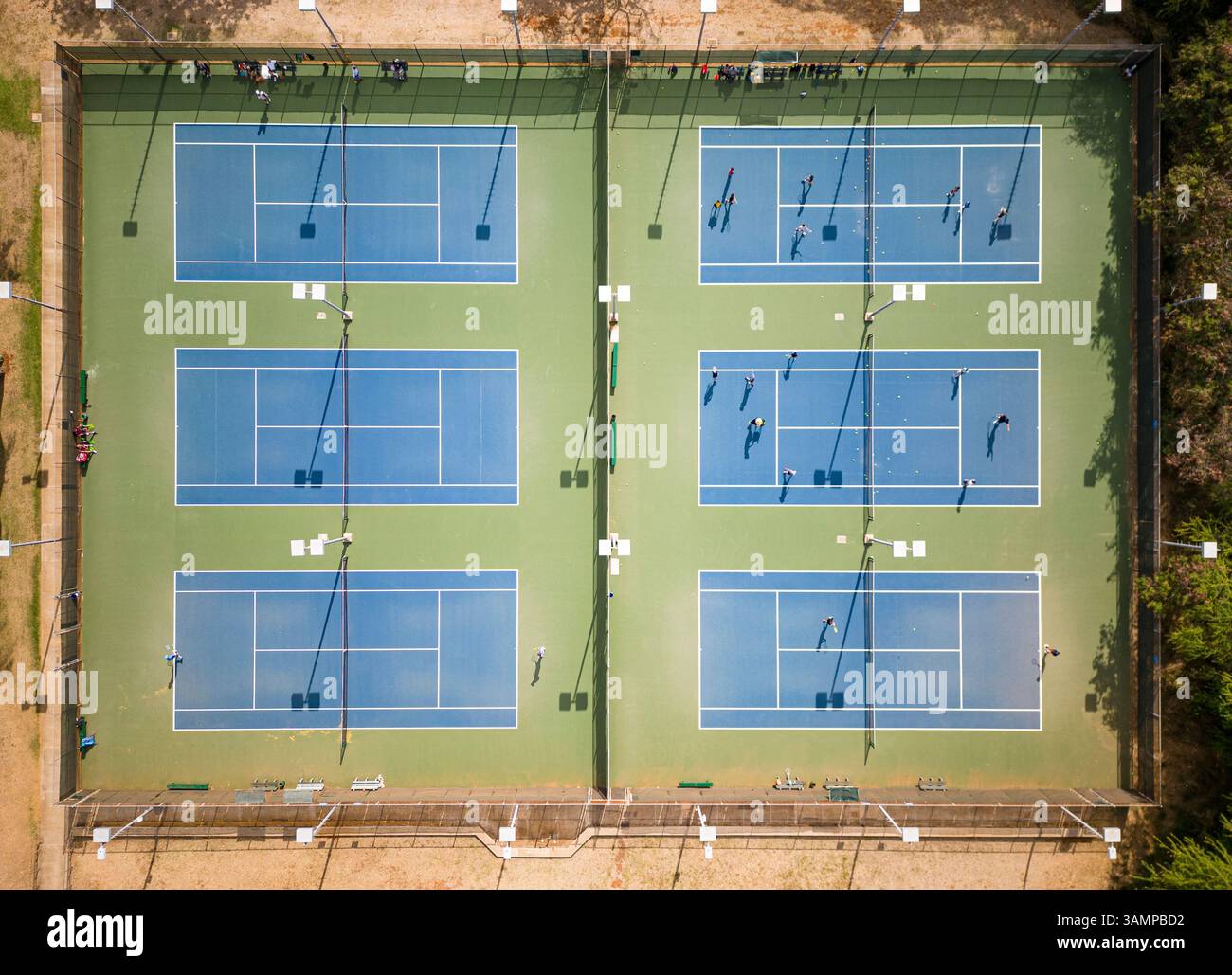 Birds eye view of tennis court hi-res stock photography and images - Alamy