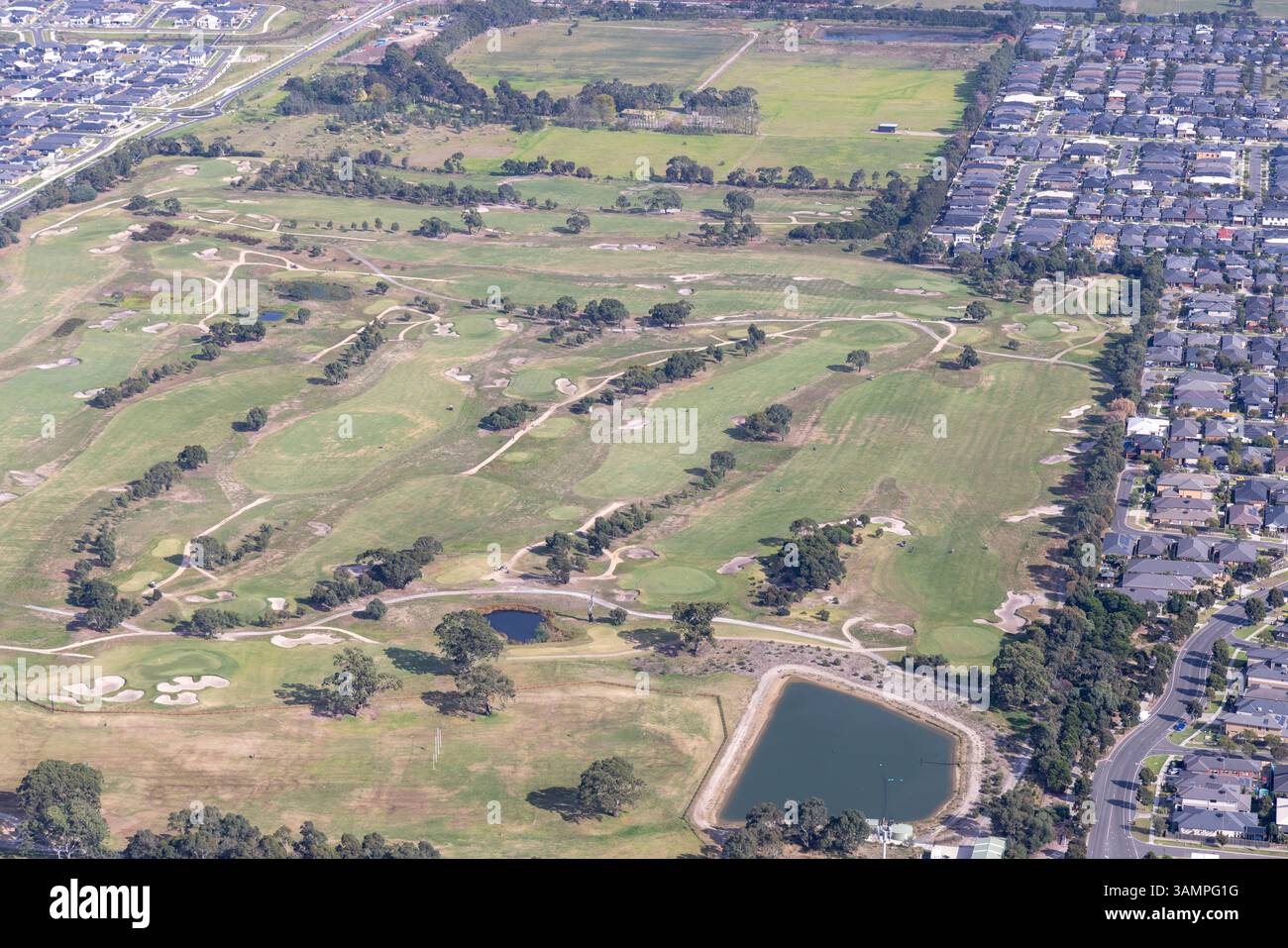 Beautiful golf course surrounded residential hi-res stock photography ...