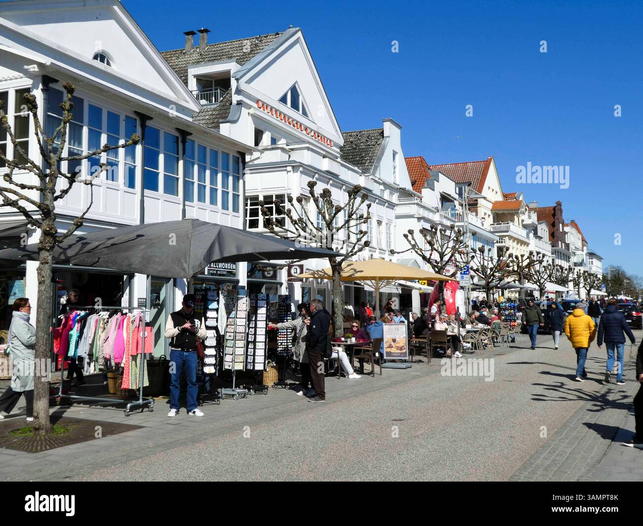 Schleswig-Holstein Luebeck - Travemuende Blick auf die Strandpromenade ...