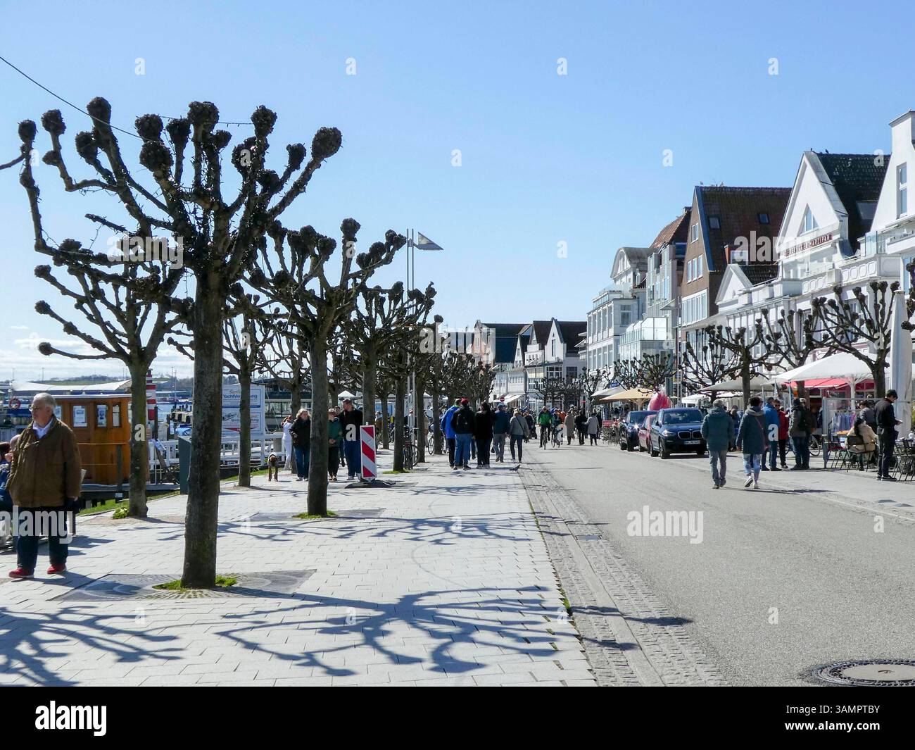 Schleswig-Holstein Luebeck - Travemuende Blick auf die Strandpromenade ...