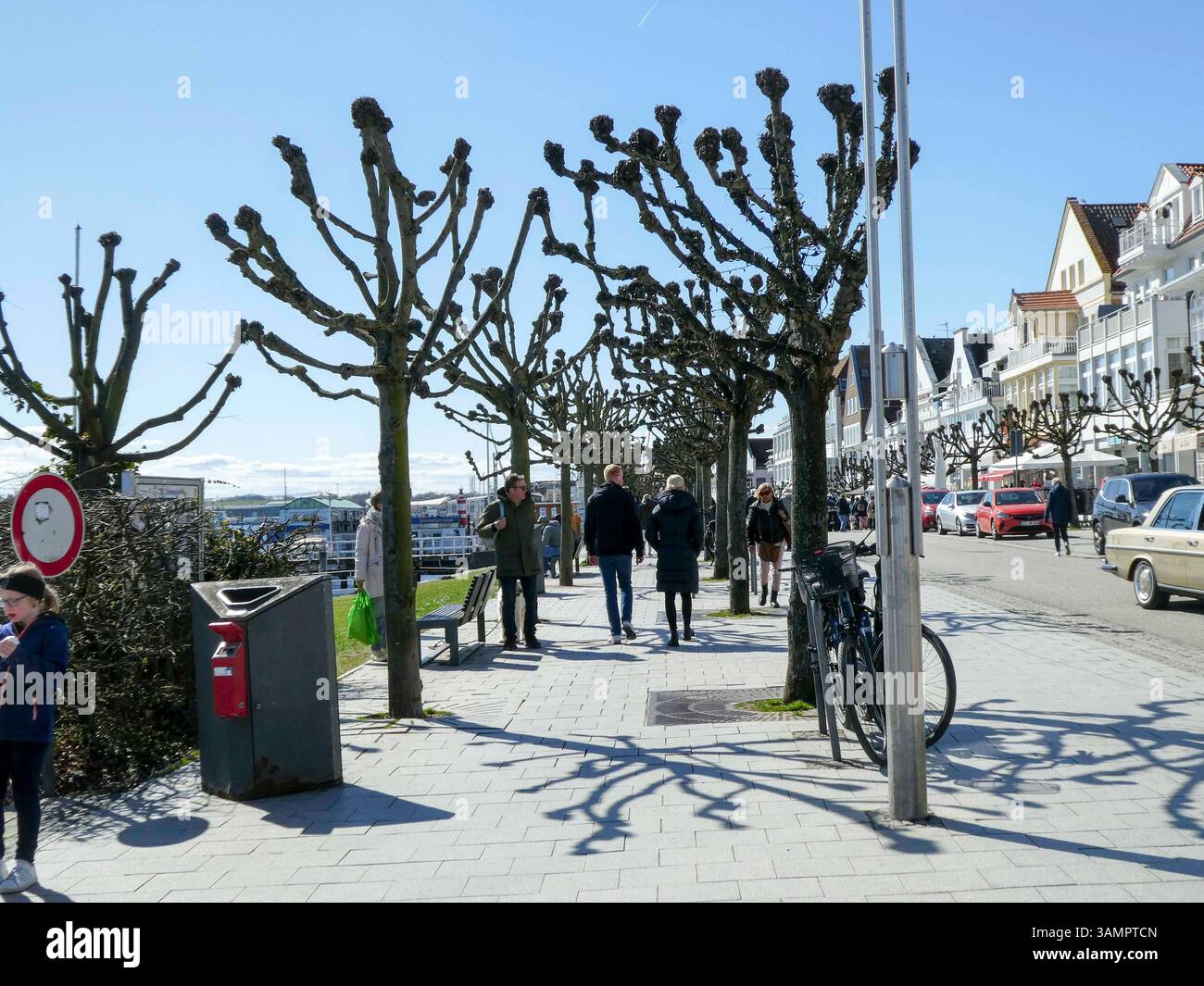 Schleswig-Holstein Luebeck - Travemuende Blick auf die Strandpromenade ...