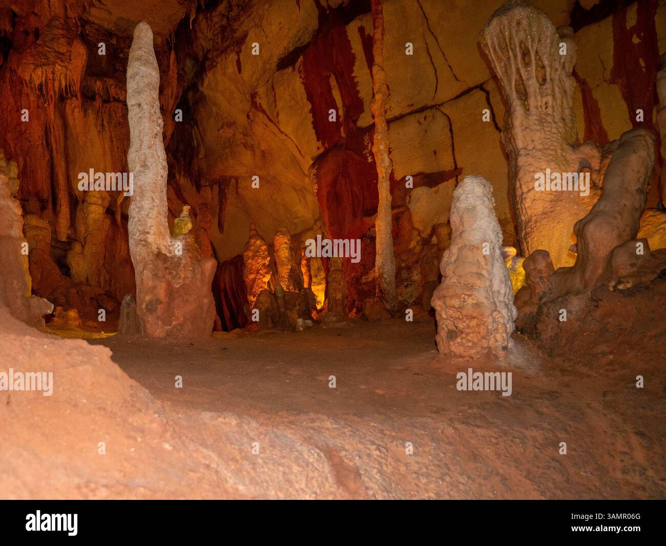 Majestic cave hi-res stock photography and images - Alamy