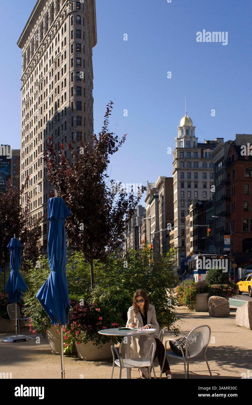 Sep 29, 2009 - New York, New York, U.S. - Flatiron Building. Between ...