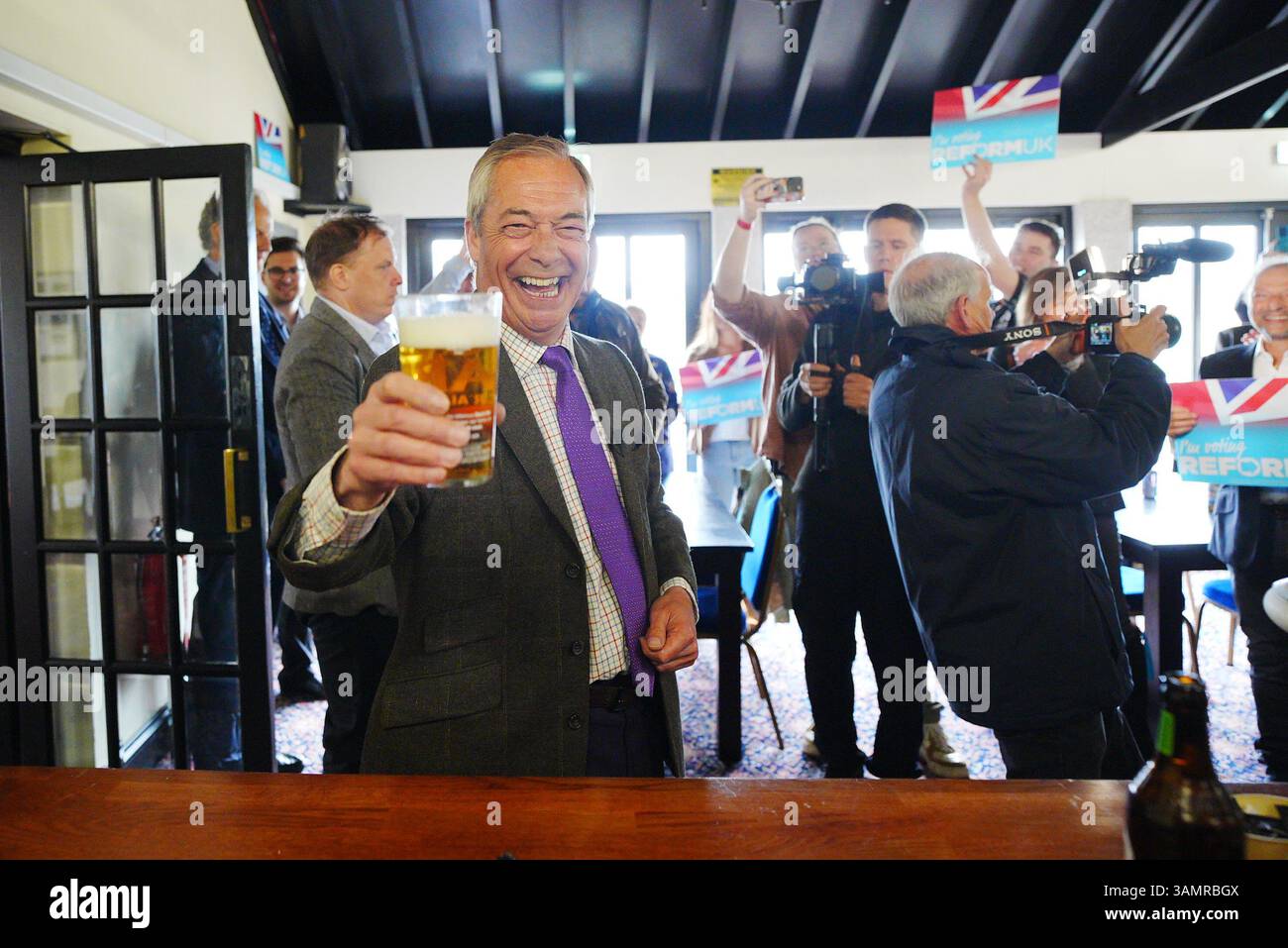 Reform UK leader Nigel Farage having a drink in The Knights Of The ...