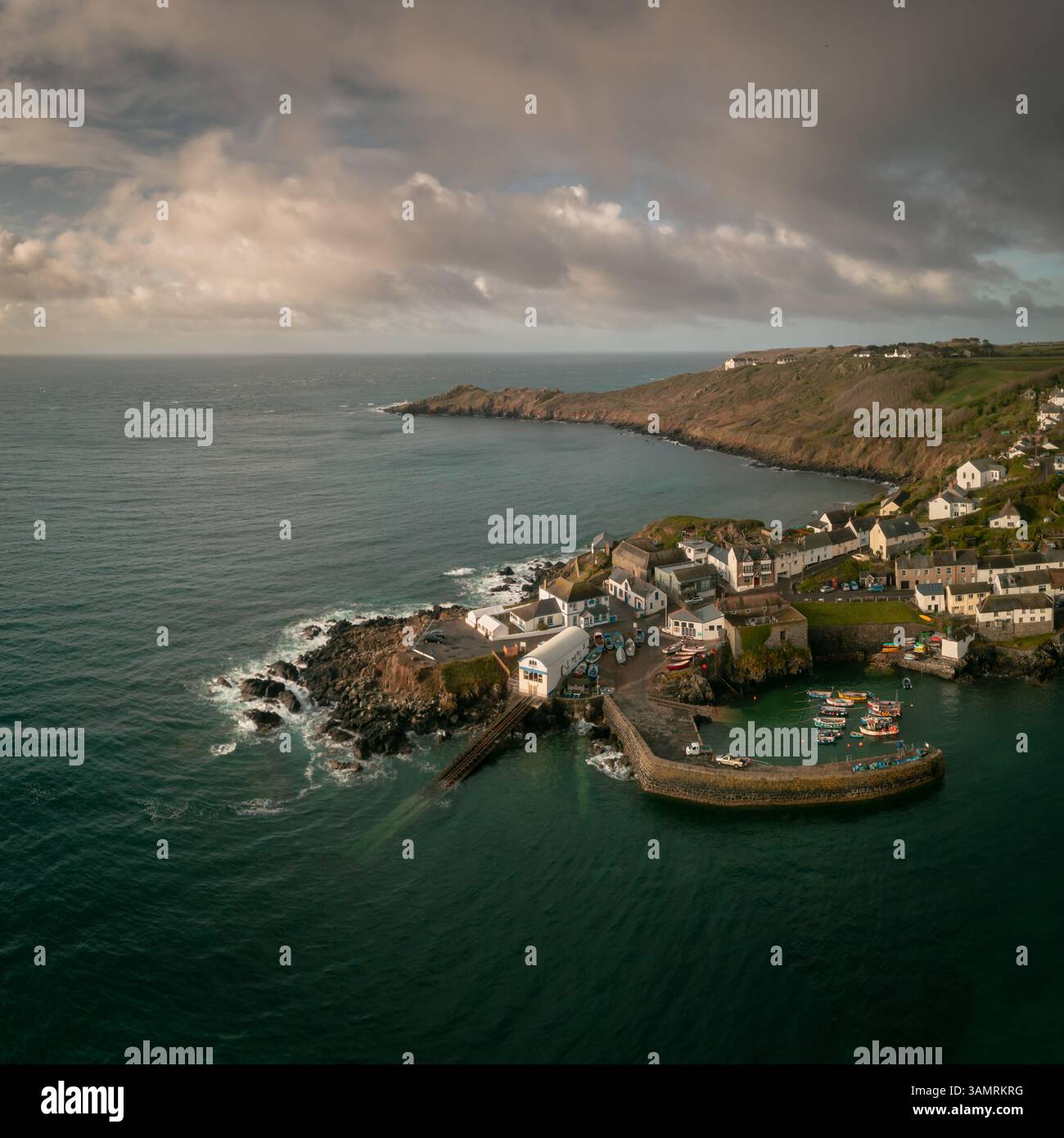 The lifeboat house coverack hi-res stock photography and images - Alamy