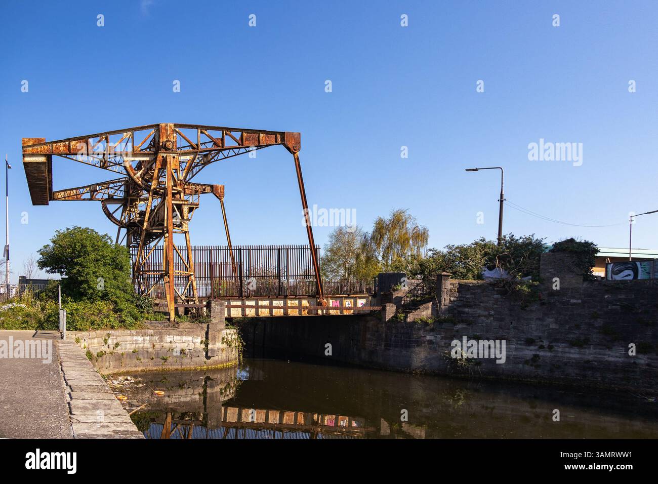 Spencer Bridge - a balance beam bascule bridge on the Royal Canal ...