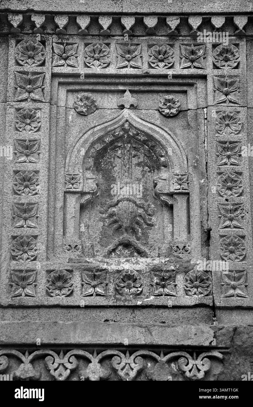 Carvings, the Damdi Masjid (Damri Masjid), is a former mosque, located ...