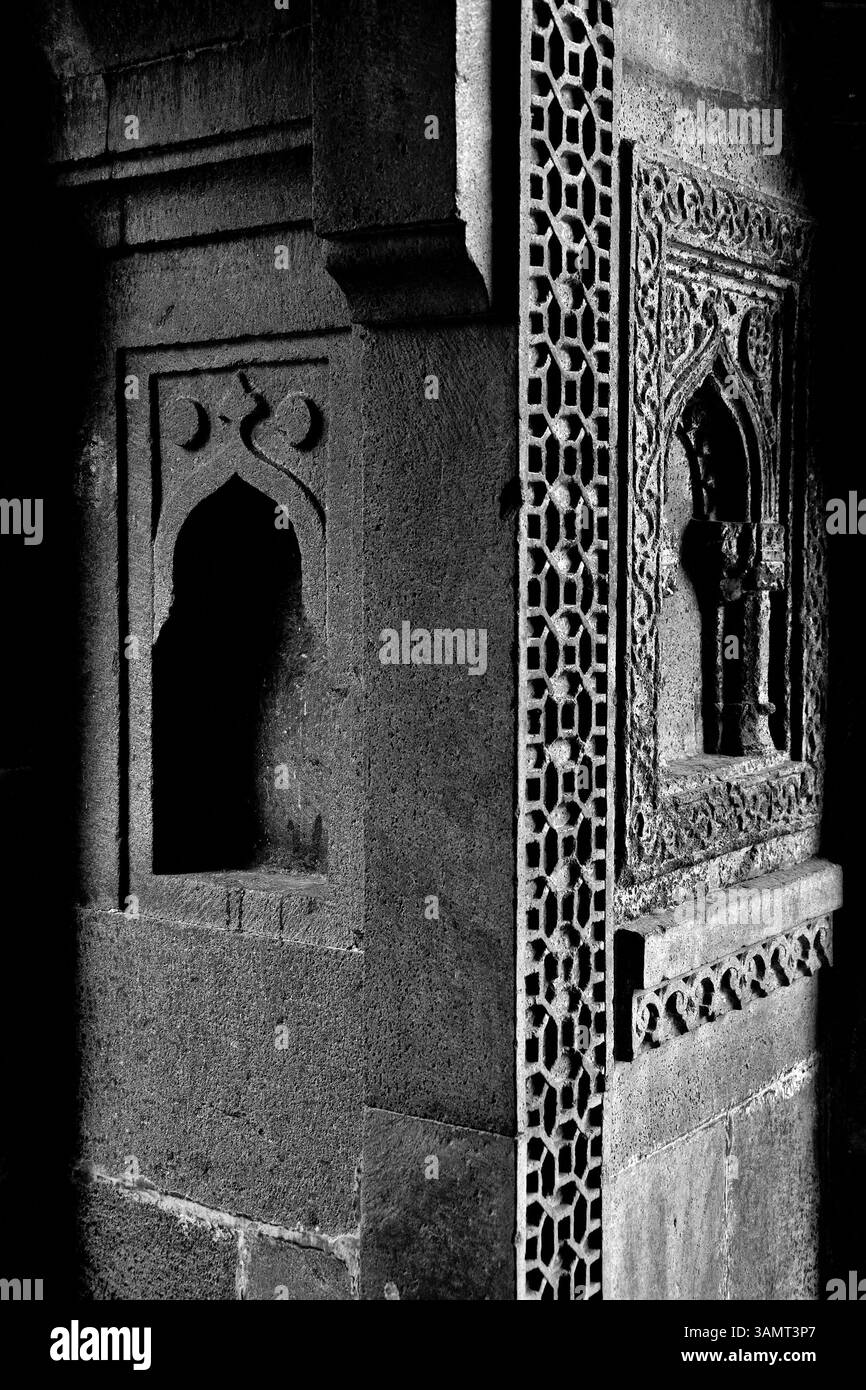 Carvings, the Damdi Masjid (Damri Masjid), is a former mosque, located ...