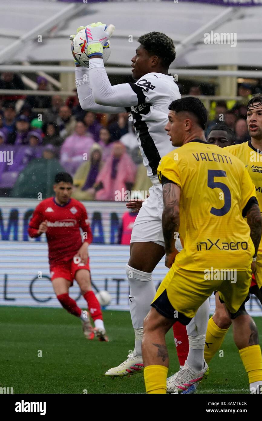 Parma's goalkeeper Zion Suzuki in action during the Serie A soccer ...