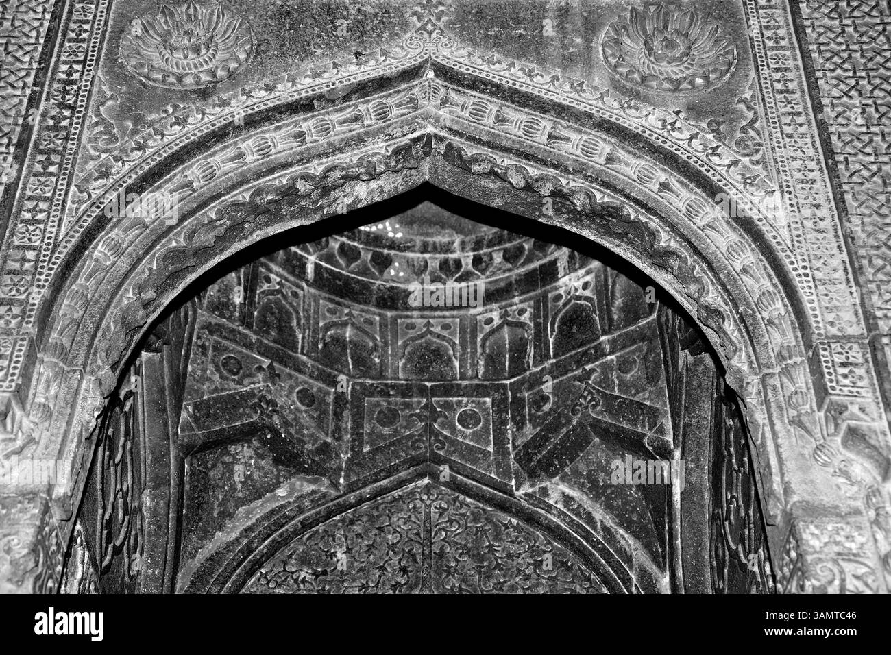 Carvings, the Damdi Masjid (Damri Masjid), is a former mosque, located ...