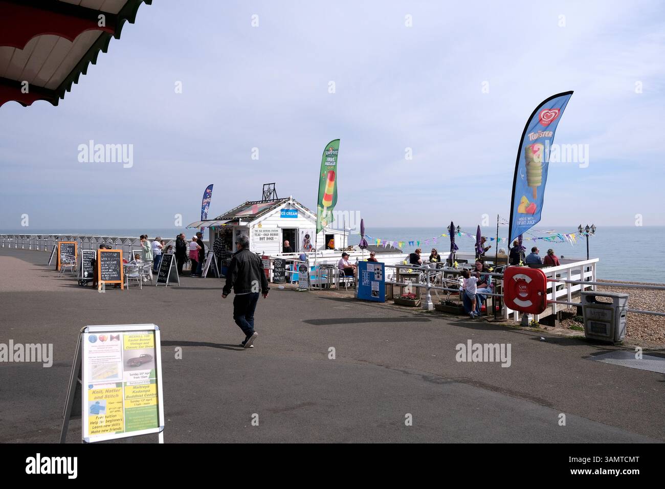 bexhill-on-sea seaside town, east sussex, uk Stock Photo - Alamy