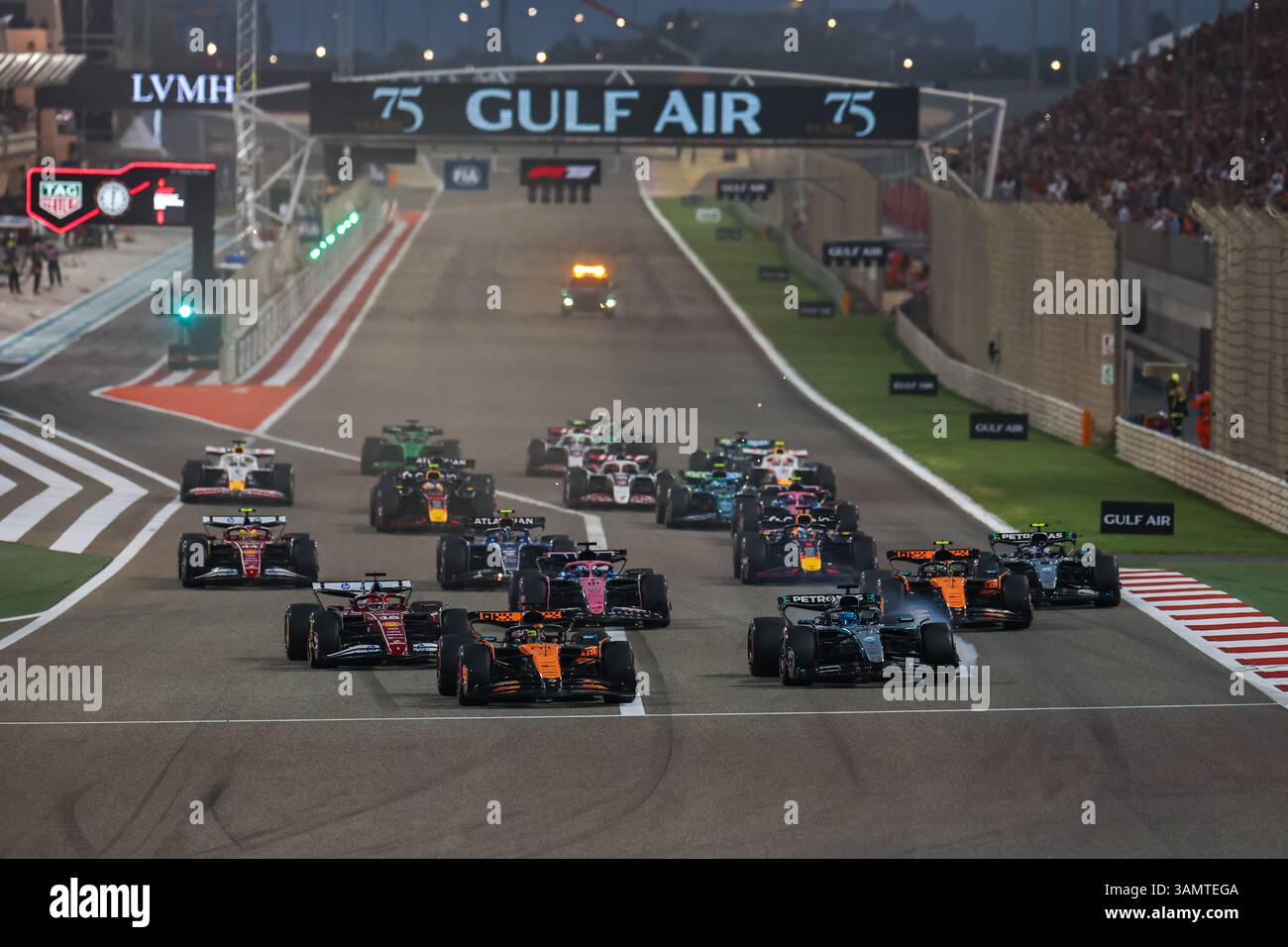 SAKHIR, BAHRAIN - APRIL 13: Race Start of the F1 Grand Prix of Bahrain ...