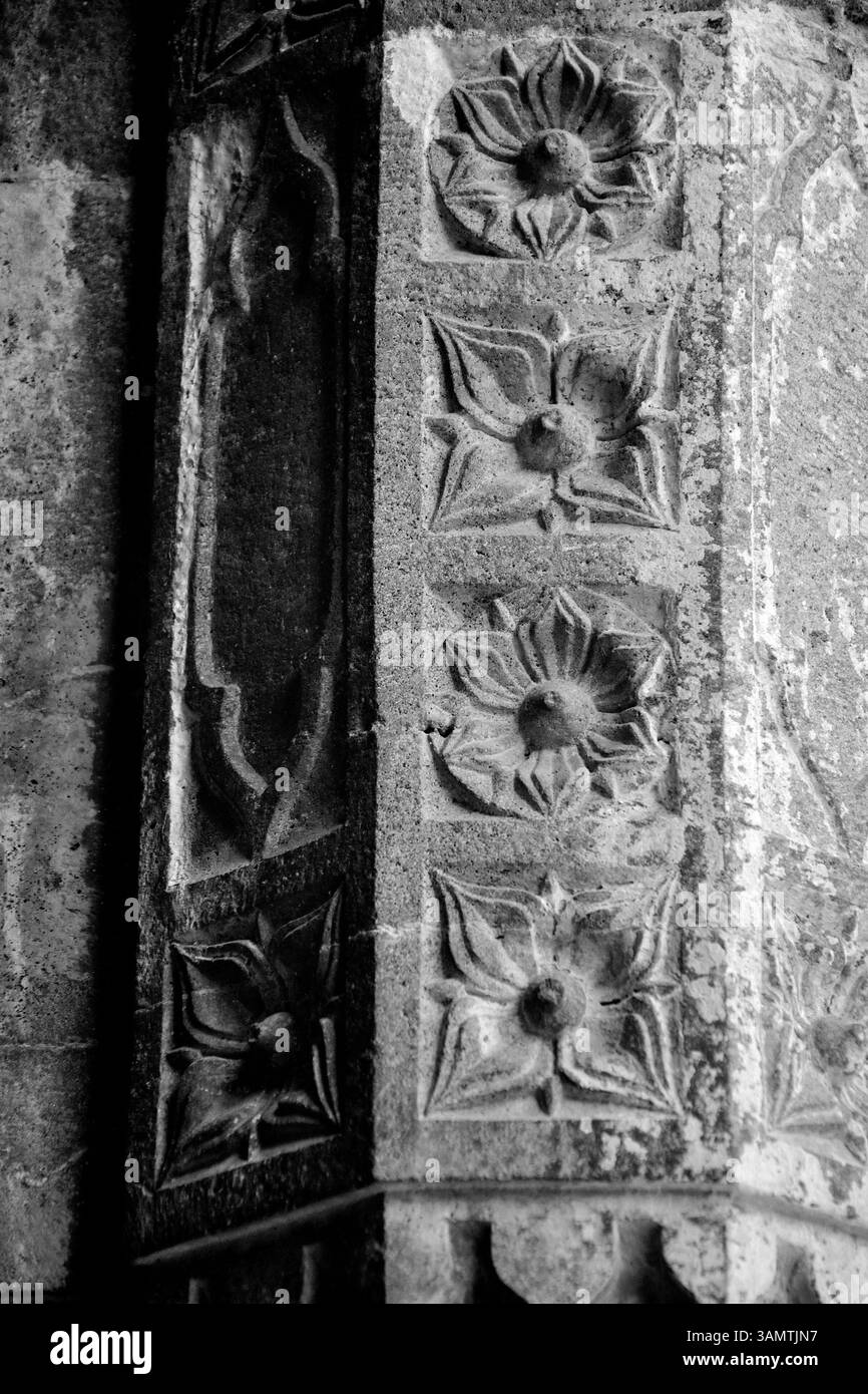 Carvings, the Damdi Masjid (Damri Masjid), is a former mosque, located ...