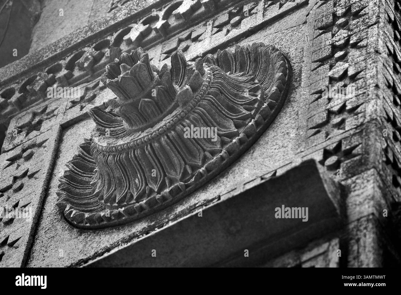 Carvings, the Damdi Masjid (Damri Masjid), is a former mosque, located ...