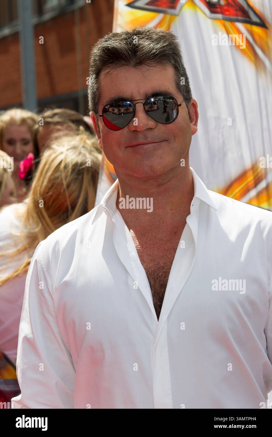 Simon Cowell arrives for XFactor 2014 at Emirates Old Trafford ...