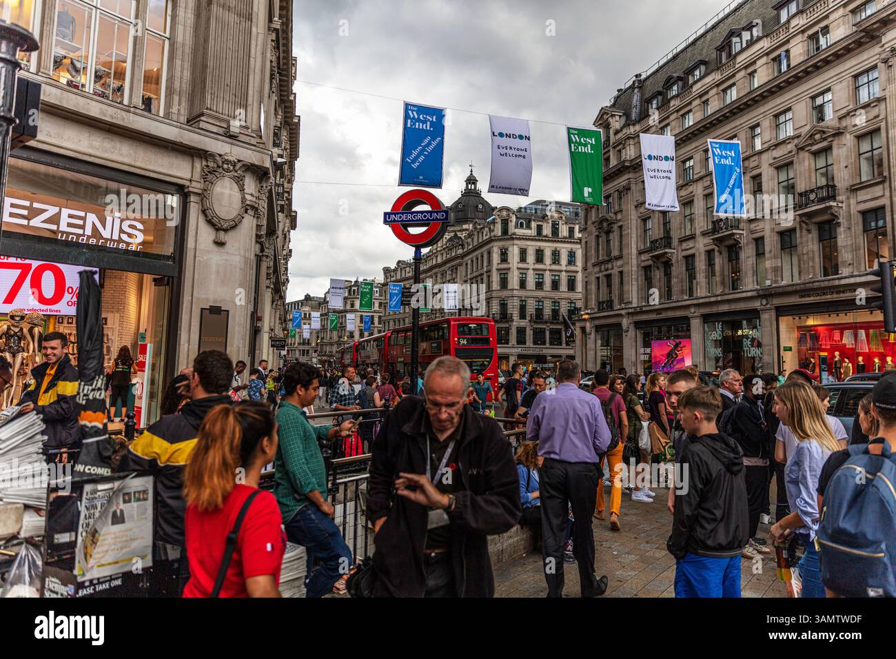 Regent sreet shops hi-res stock photography and images - Alamy