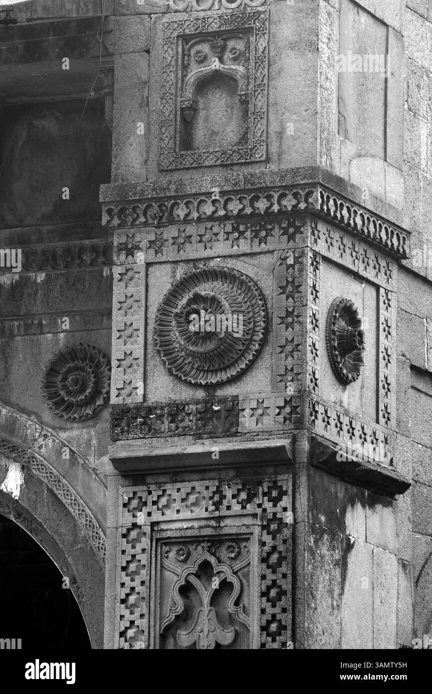 Carvings, the Damdi Masjid (Damri Masjid), is a former mosque, located ...