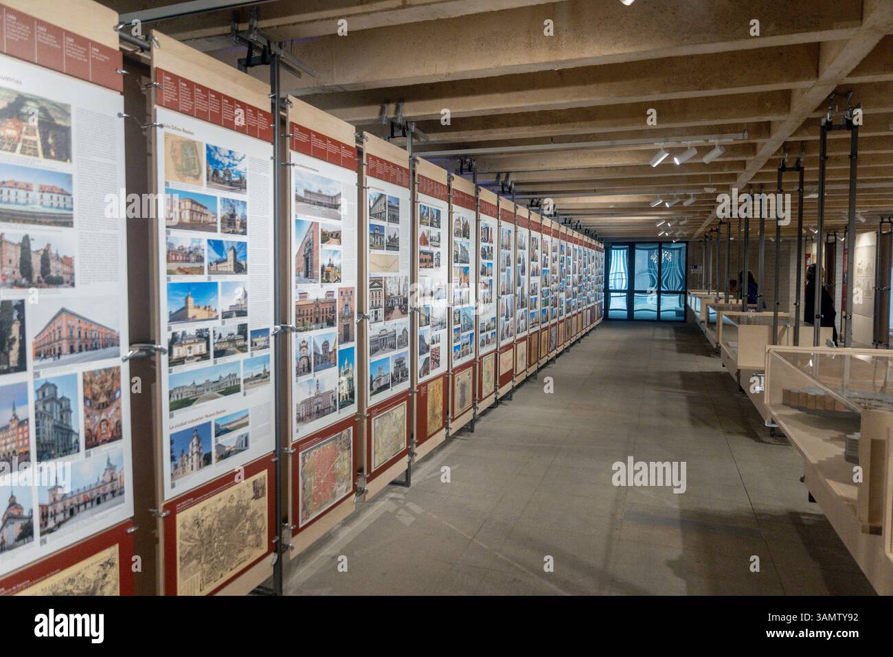 Exhibitors at the Galería de Arquitectura de Madrid, at COAM, on April ...