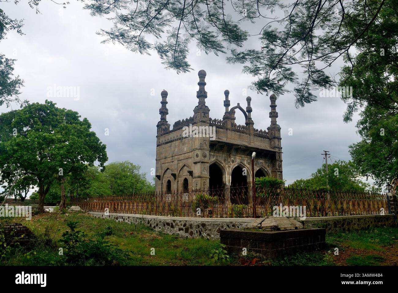 The Damdi Masjid (Damri Masjid), is a former mosque, located in ...