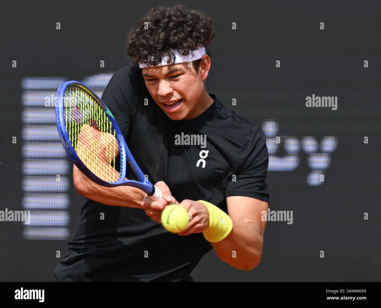 Munich, Germany. 14th Apr, 2025. Tennis, ATP Tour - Munich, Singles, Men, 1st round. Gojo ...