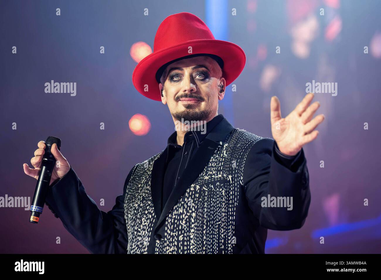 Die 80er live auf Schalke Am 22.03.2025 fand die größte 80er Party auf Schalke statt. Boy George ...