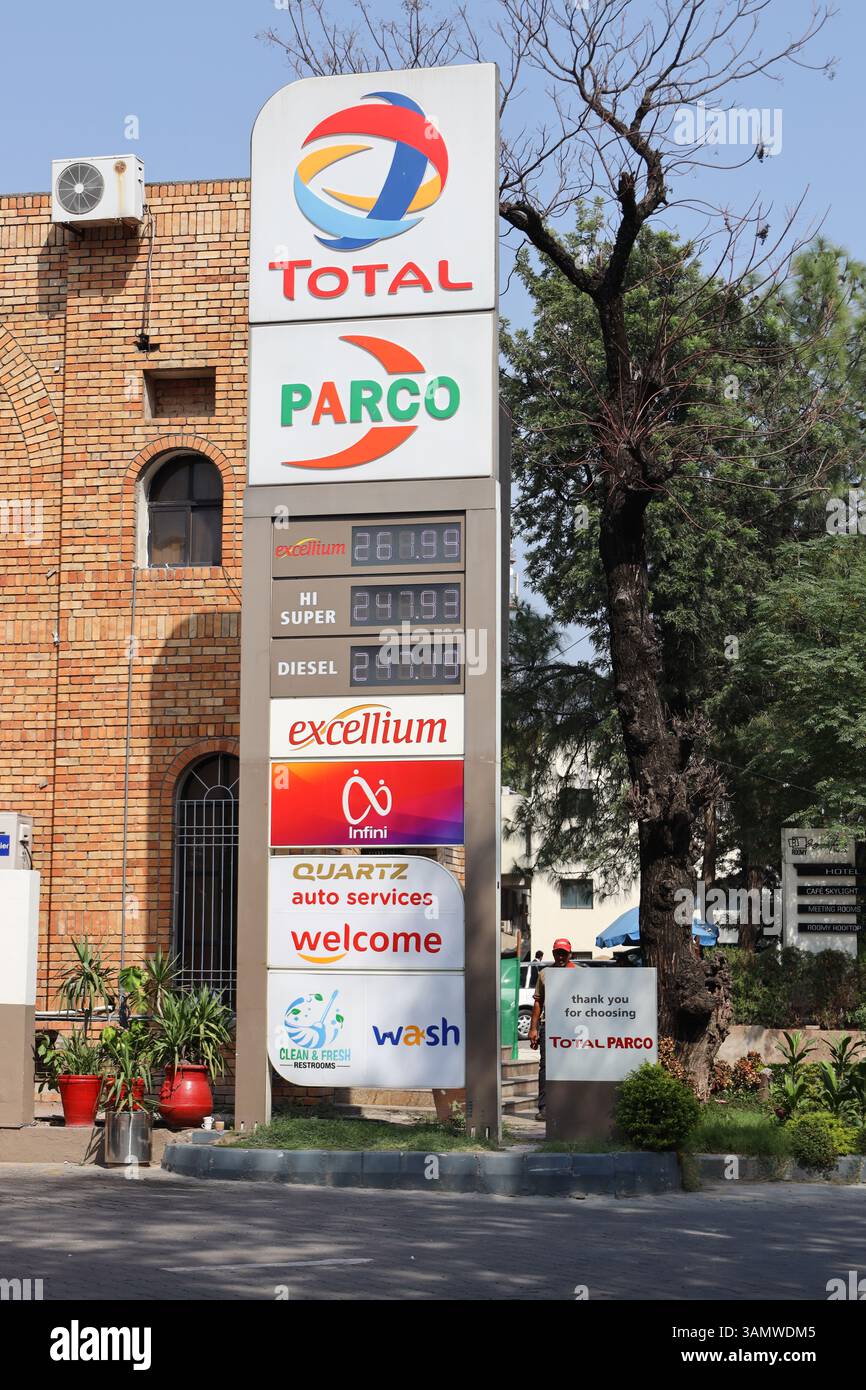 Total PARCO Petrol Pump (Gas Station), Islamabad Stock Photo - Alamy