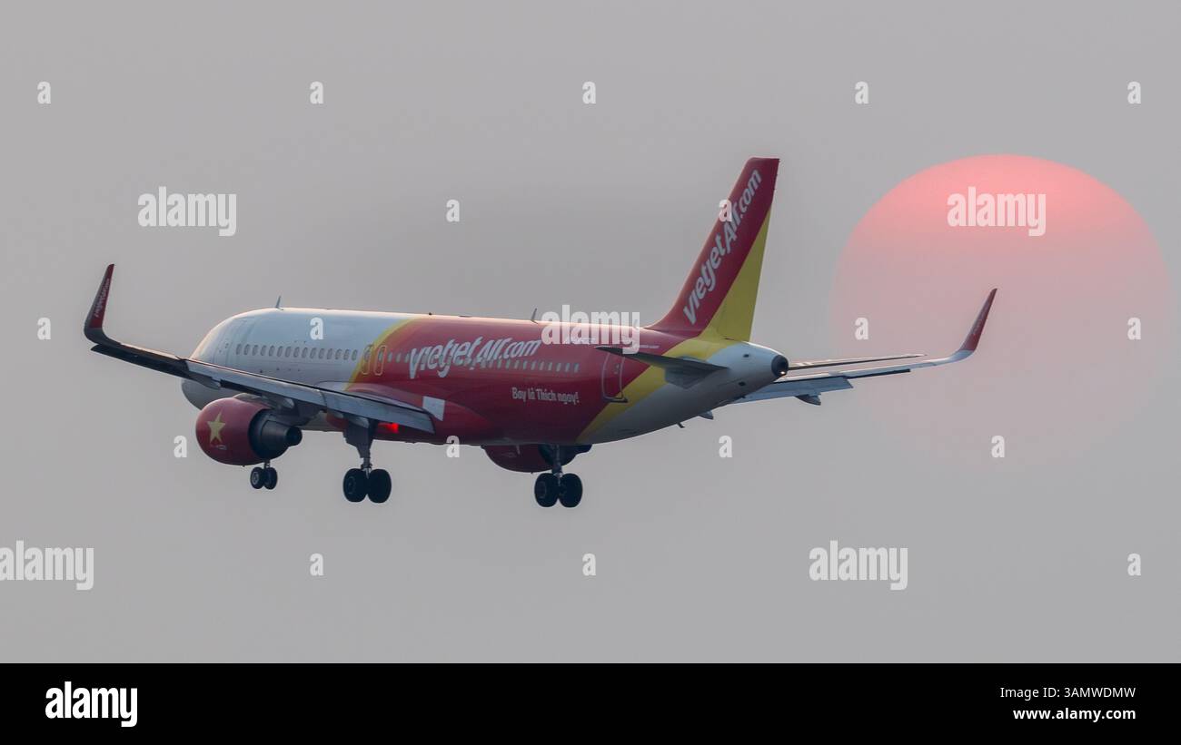 April 7, 2025: Vietjet plane prepares to land at Tan Son Nhat airport ...