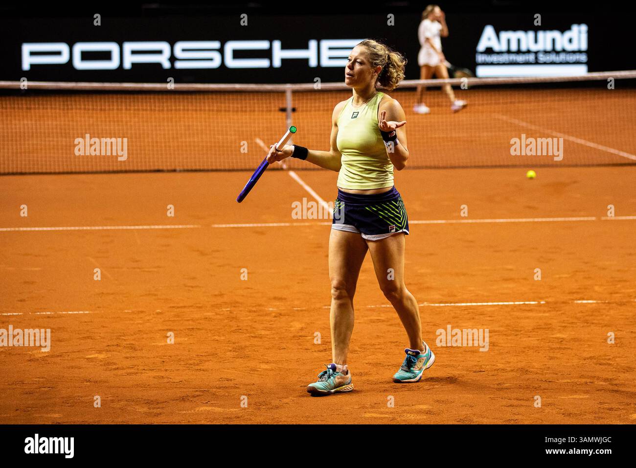 Laura Siegemund bei ihrem Training auf dem Centre Court GER, Porsche Tennis Grand Prix GP ...