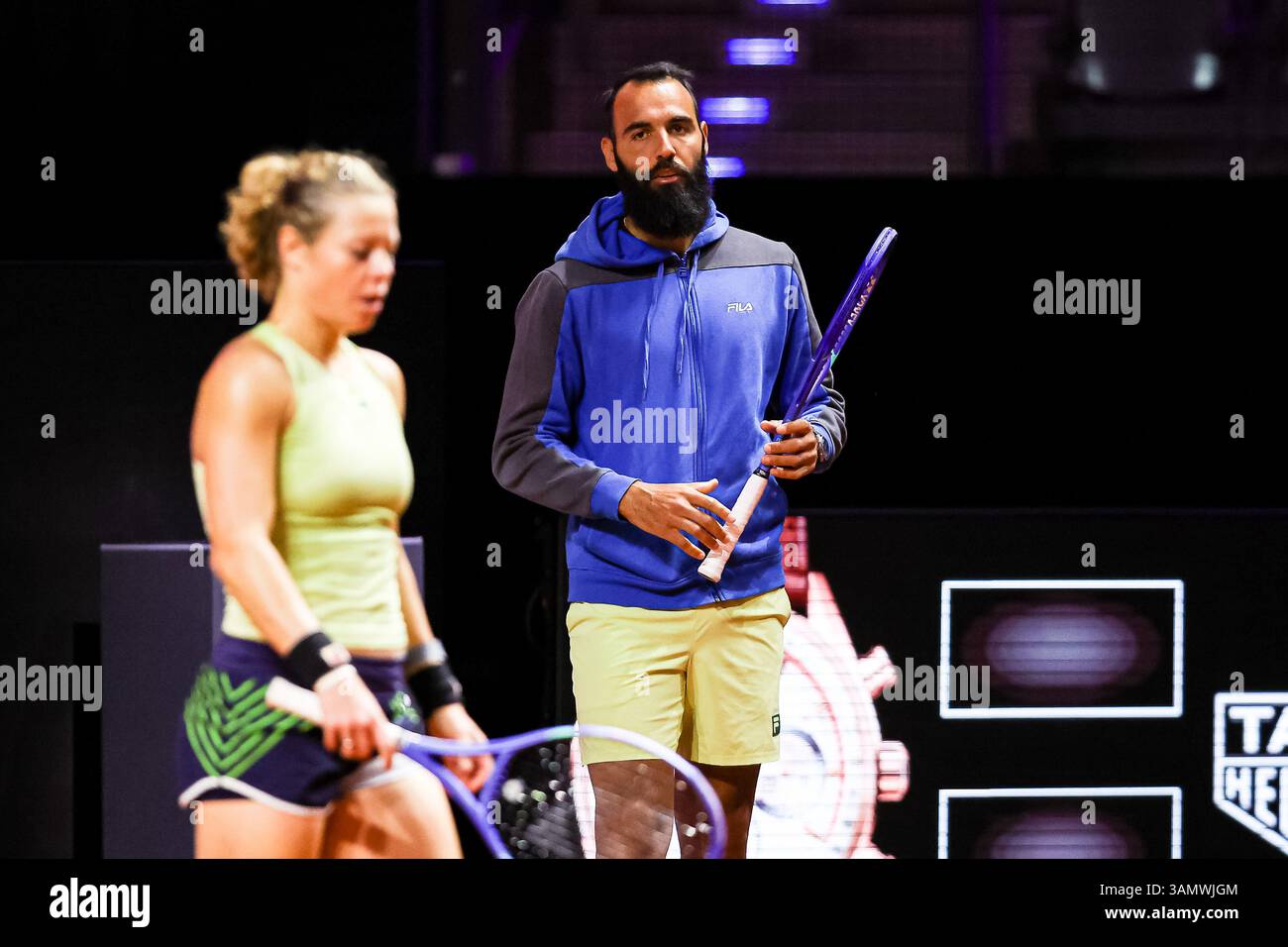 Laura Siegemund bei ihrem Training auf dem Centre Court hier mit ihrem Trainer Antonio Zucca ...
