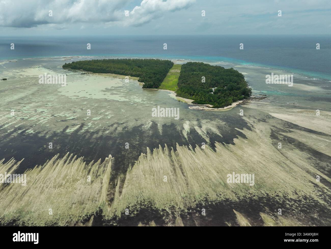 Aerial view of remote Poivre Island lagoon, Seychelles Stock Photo - Alamy