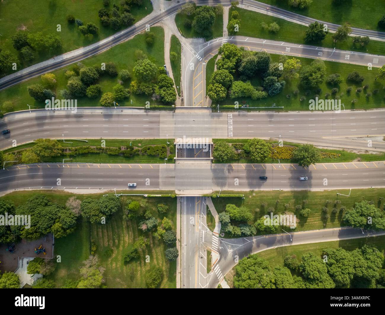 Pursuit car crossing highway aerial hi-res stock photography and images ...