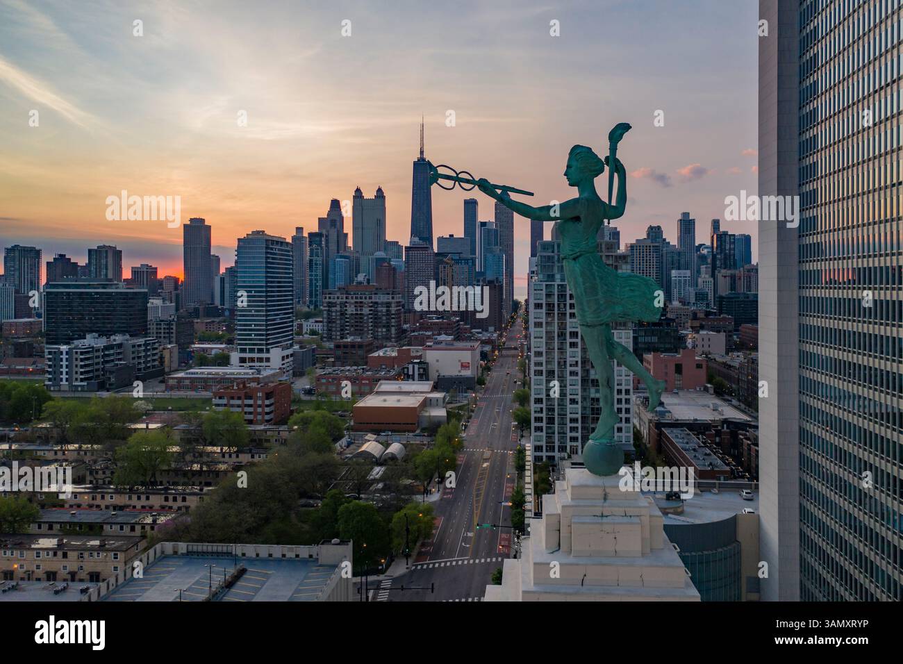 Aerial view of Chicago skyline at sunset, view of financial district ...