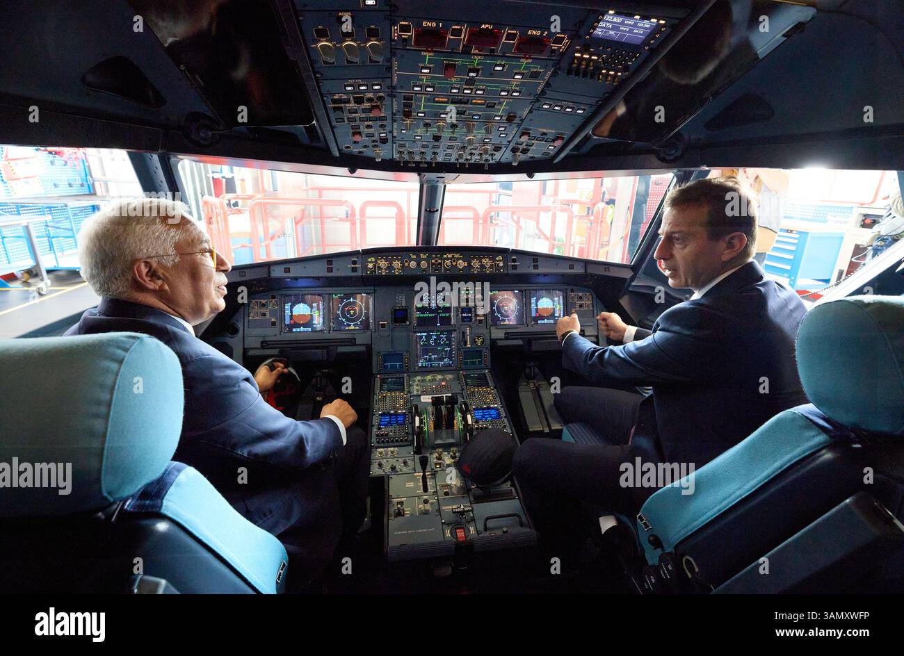 14 April 2025, Hamburg: Antonio Costa (l), President of the European ...