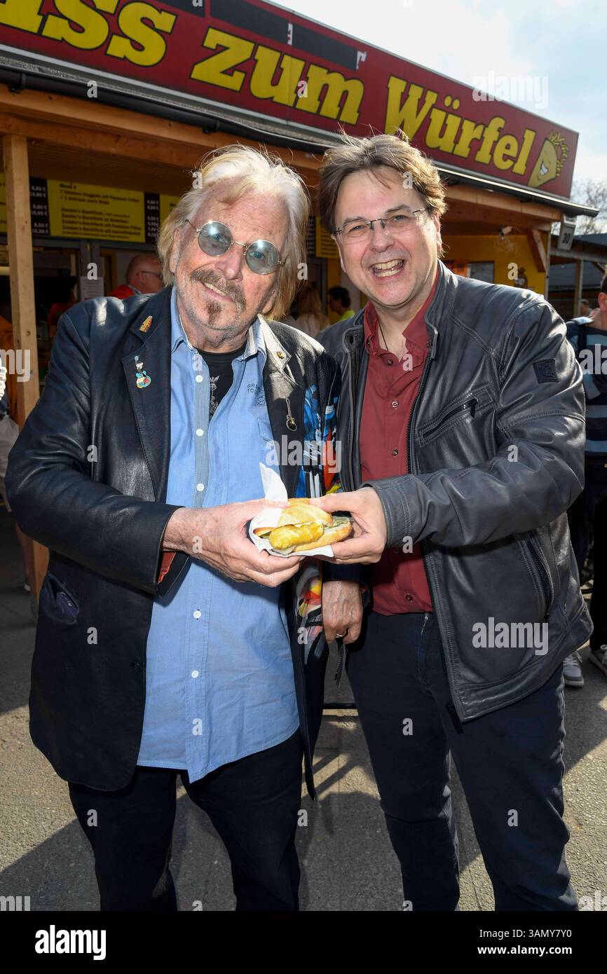 Frank Zander mit Sohn Marcus Zander praesentieren den echten Zander im ...