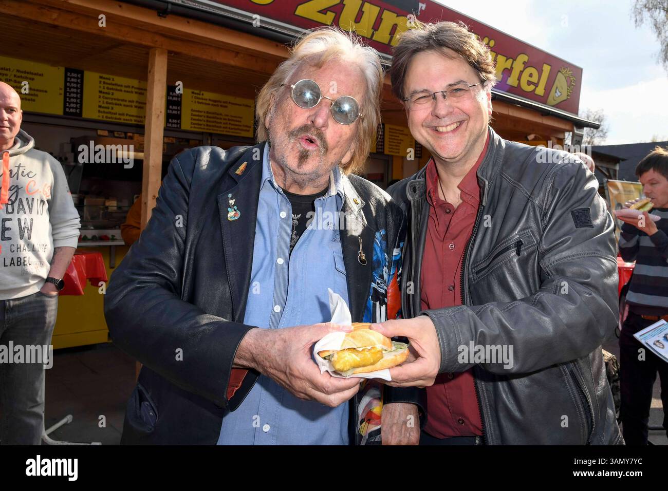 Frank Zander mit Sohn Marcus Zander praesentieren den echten Zander im ...