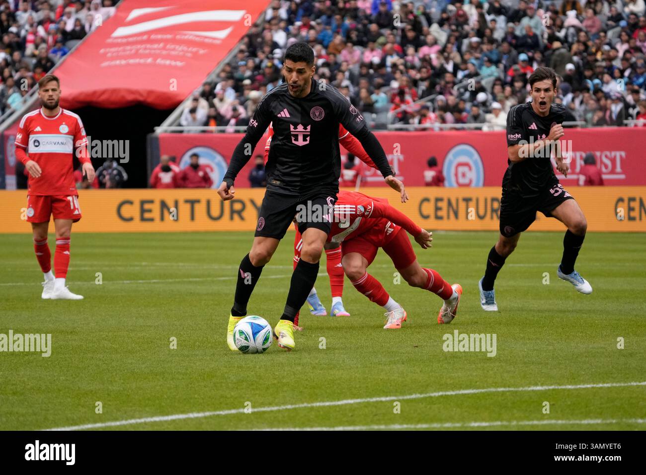 Inter Miami forward Luis Suárez (9) plays against the Chicago Fire ...
