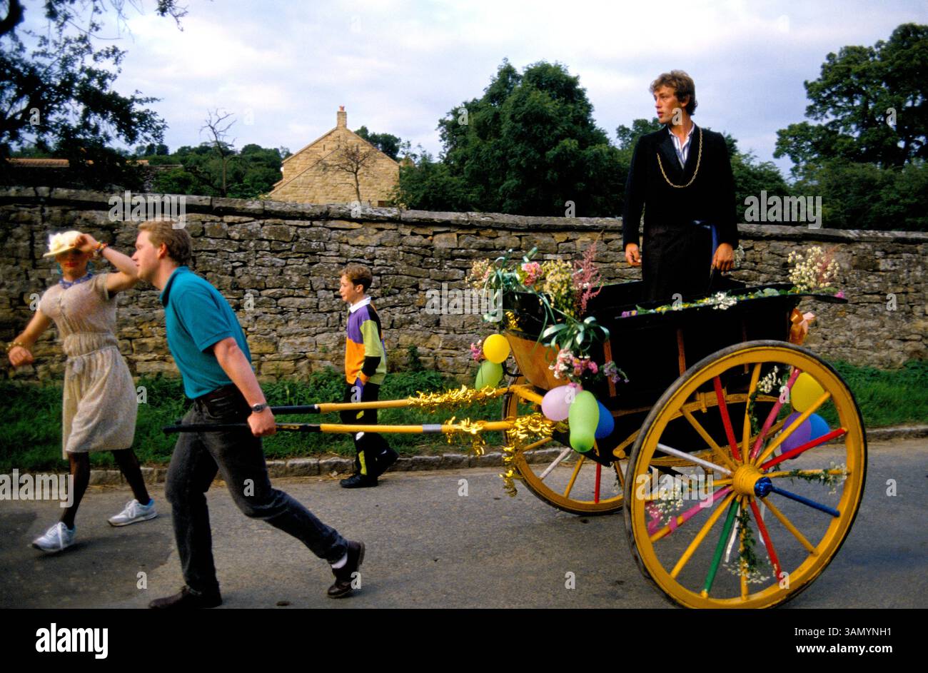 Man wearing women's clothes hi-res stock photography and images - Alamy