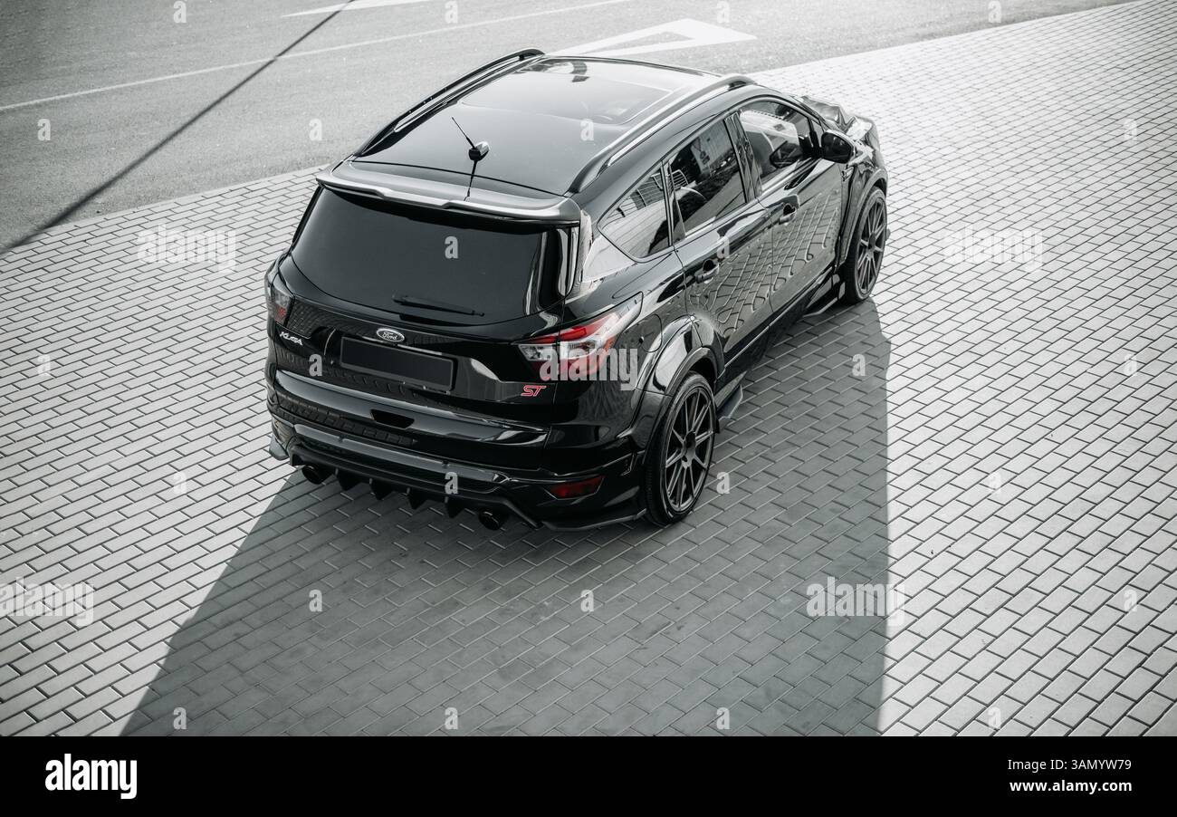 Sporty suv hi-res stock photography and images - Alamy
